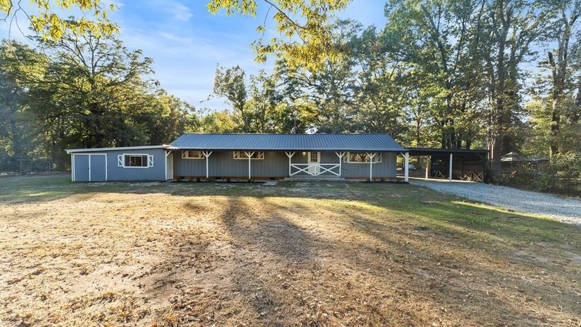 384 Lake Breeze Dr, Texarkana, Texas - Lake House Property