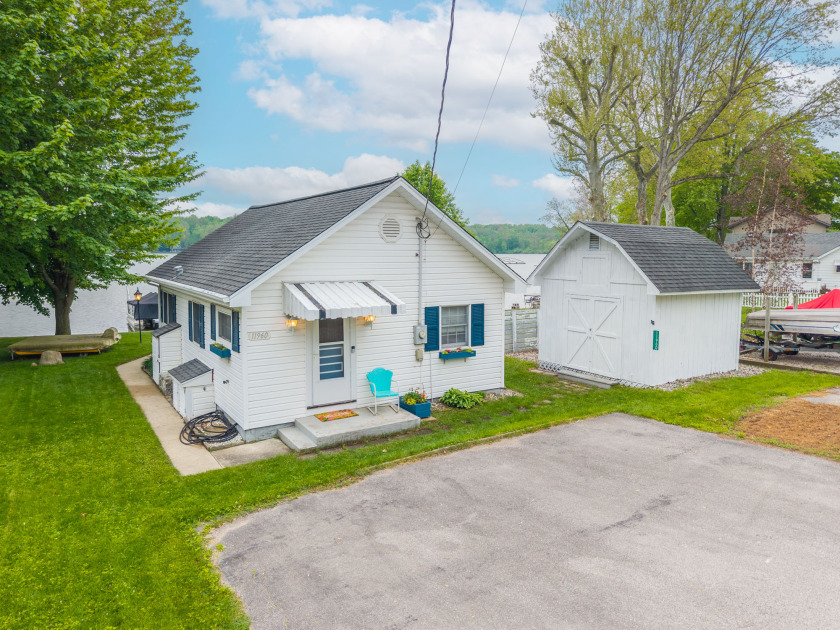 11960 E 660 S, Hudson, Indiana - Lake House Property